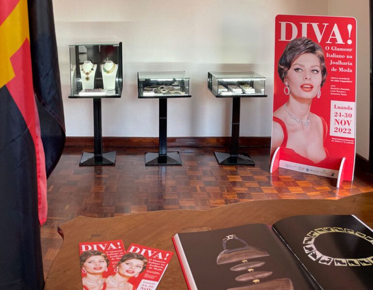 Also in Angola "Diva! Italian Glamour in Fashion Jewellery" • POLI.design